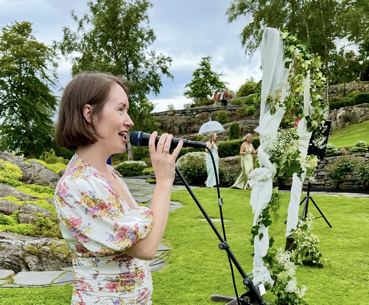 Løvfall Musikk – Følelsesladet solosang som berører hjertet - Bryllupsdager